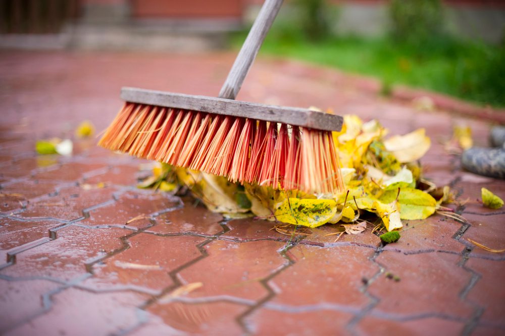 How Brooms Are Made - Tomorrow's World Today®