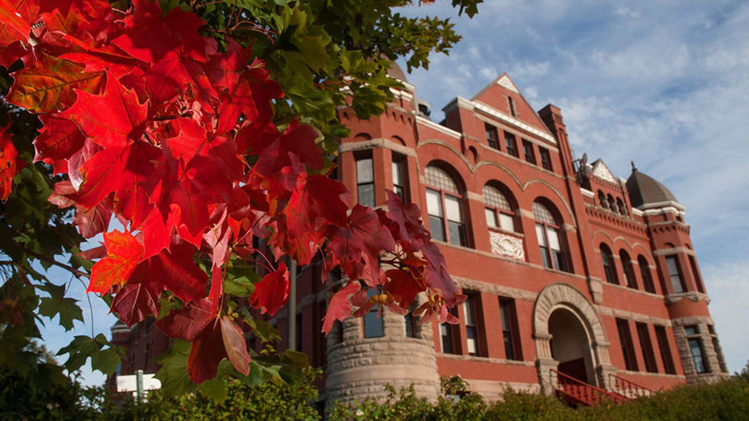 8 Small Towns in America to Spot Fall Foliage - Tomorrow's World Today®