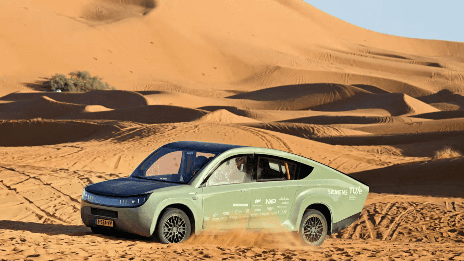 World's First Off-Road Solar-Powered SUV Drove 620 Miles Without ...