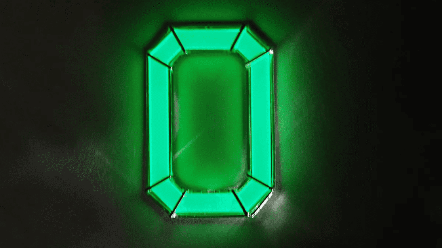 World’s First Single Stone Lab-Grown Glow-In-The-Dark Crystal - Tomorrow's World Today®