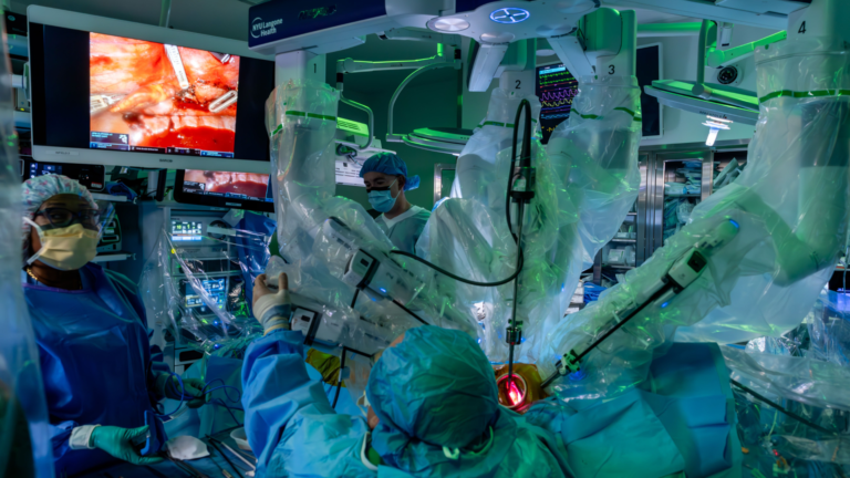 Surgeons Perform World's First Robotic Double Lung Transplant ... Surgeons Perform World's First Robotic Double Lung Transplant ...