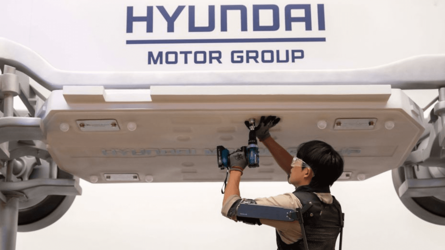 Hyundai Reveals Wearable Robot Tech for its Workers - Tomorrow's World ...