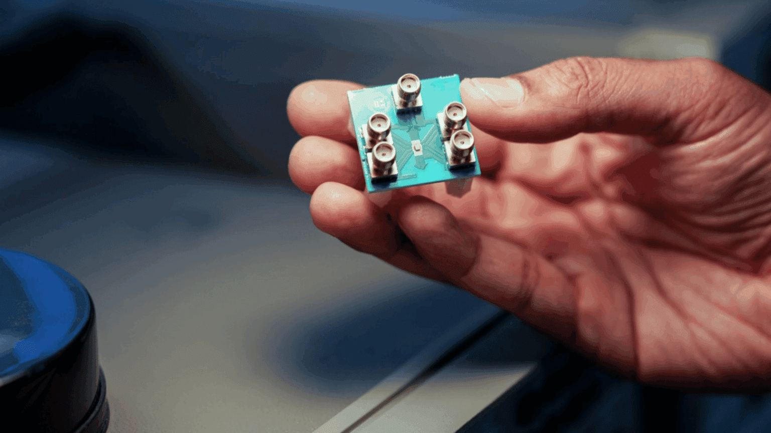 Researchers Develop World's First "Microwave Brain" Chip - Tomorrow's ...