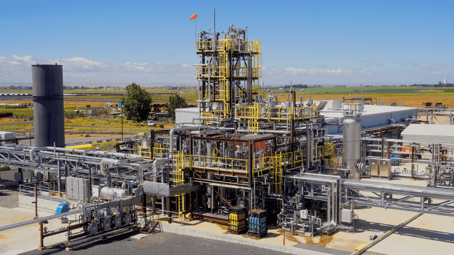 US's First Commercial E-Jet Fuel Plant Begins Operations - Tomorrow's ...